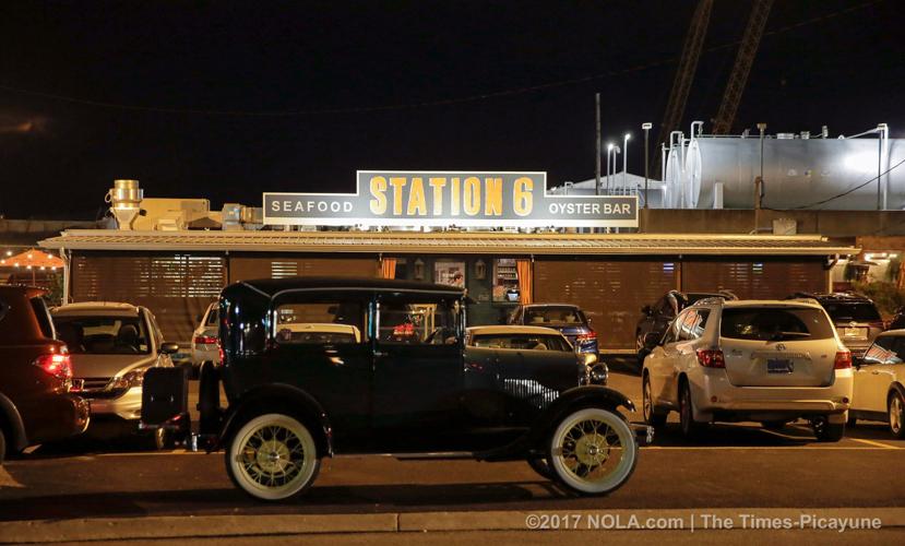 Station 6, a refined Bucktown seafood place, earns 3 beans: restaurant ...