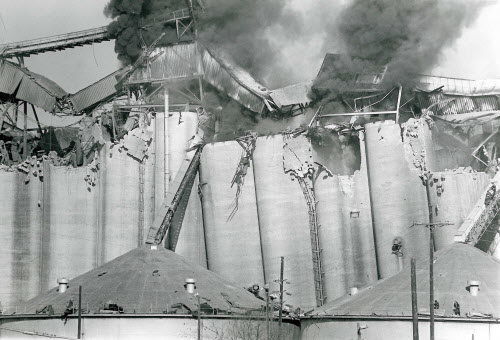 Continental Grain elevator at Nine Mile Point exploded Dec. 22, 1977 ...