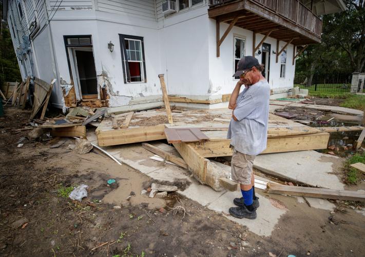 Contractors are picking up Ida debris in St. Tammany as rains from ...