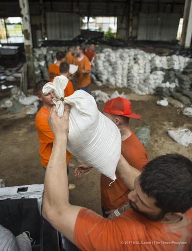 How to properly use sandbags for flood prevention: There's a wrong and ...