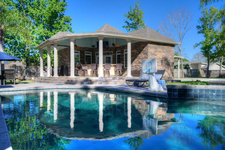 River Ridge home gets a colorful fresh start with layers of splashy ...