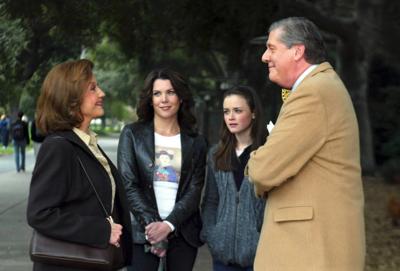 Welcome to Stars Hollow? Coffee shops turning into Luke's Diner from ...