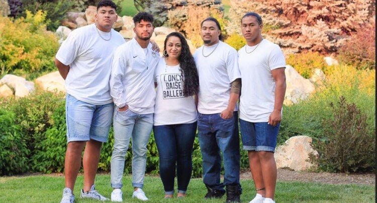 Saints' Nephi Sewell, younger brother Penei of Lions brace for family ...