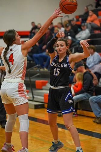 LCC withstands LHNE; Eagle girls down Bears | Select | norfolkdailynews.com