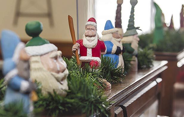 Elgin carver shares spirit of season | News | norfolkdailynews.com