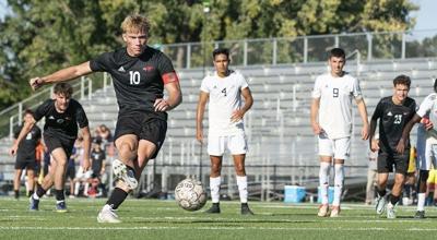 No. 1 Hawks win showdown with No. 3 Iowa Lakes | Select ...