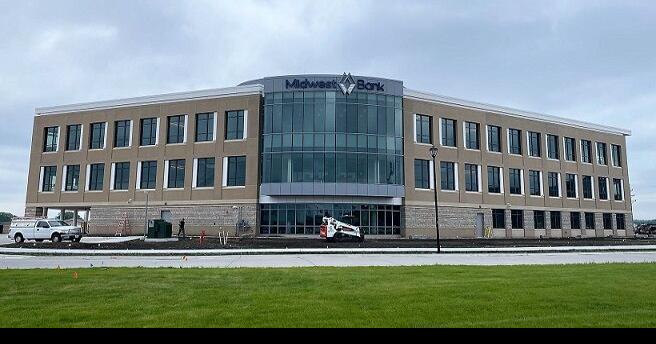 Midwest Bank opens new building in Norfolk | News | norfolkdailynews.com
