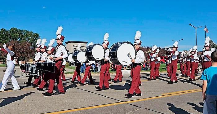 Parade featured more than 100 entries | News | norfolkdailynews.com