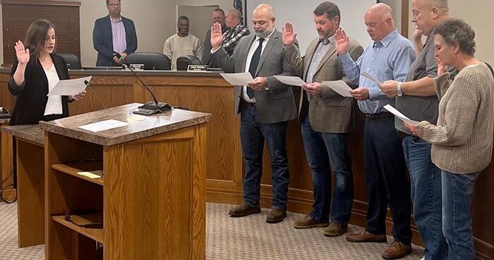 Moenning hands over mayoral reins to Clausen | News | norfolkdailynews.com