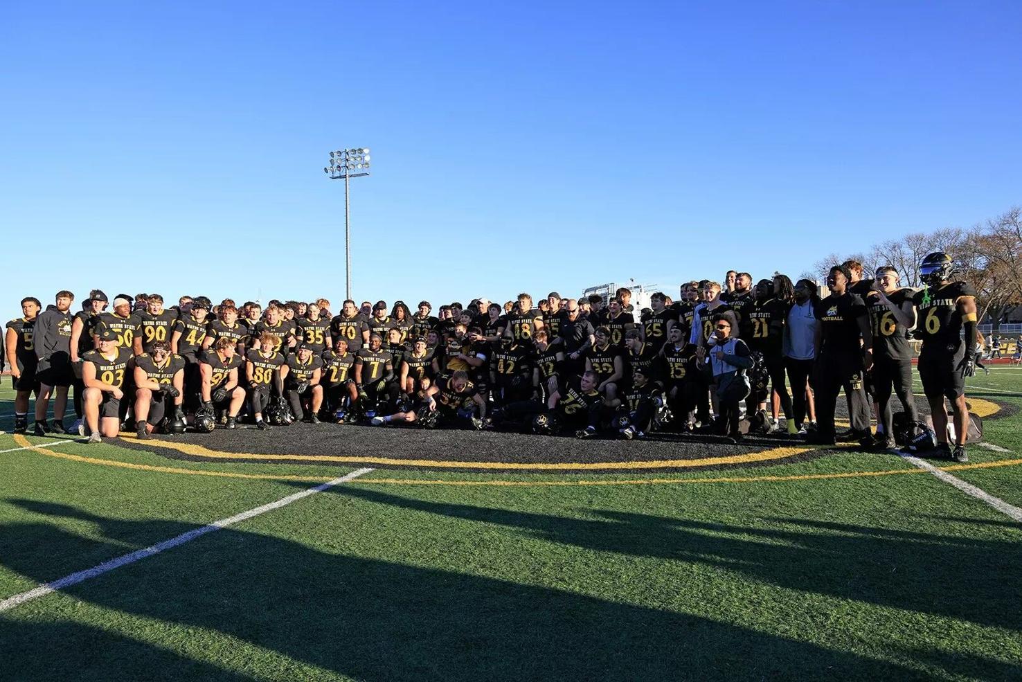 Wayne State upends Augustana for NSIC South title | Select ...