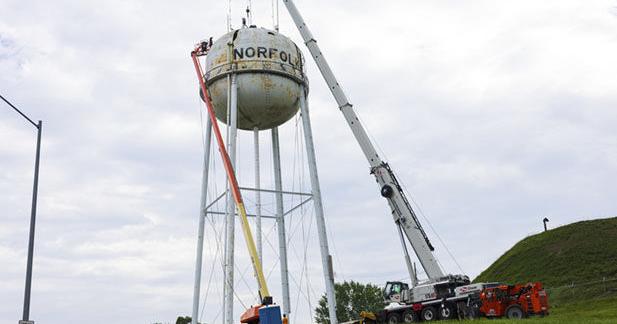 Norfolk water tower comes down | News | norfolkdailynews.com