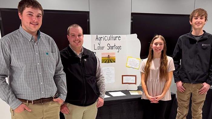 Students gain experience presenting their research from ag class | News ...