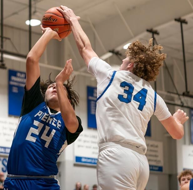 Eagles’ strong fourth quarter sinks Pierce | Select | norfolkdailynews.com