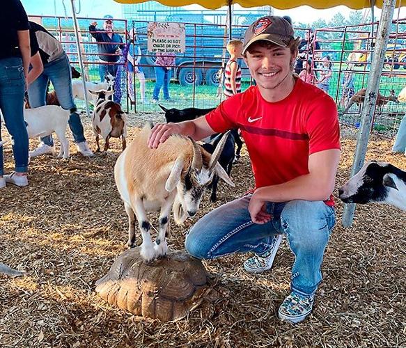 Petting zoo at county fair ‘truly for all of the children’ | Feature ...
