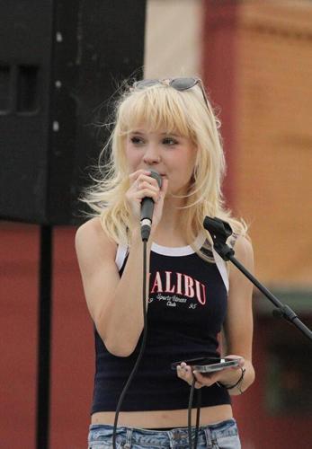 Opening act invited to close out Dueling Pianos concert | Select ...