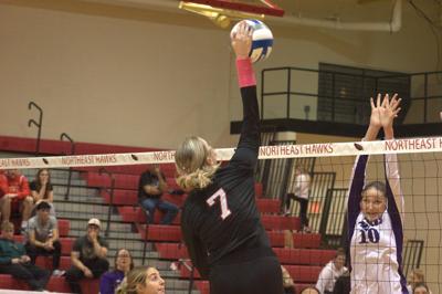 Hawks pick up 15th sweep in key conference win over Ellsworth | Sport ...