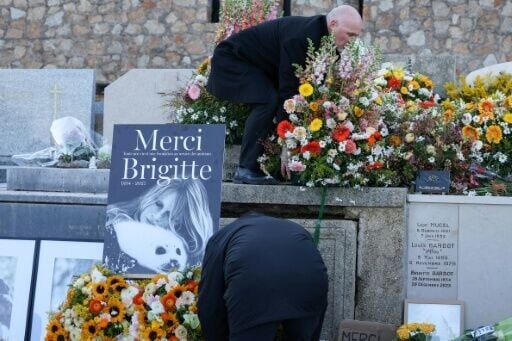 Mourners pay tribute to Brigitte Bardot at Saint-Tropez funeral ...