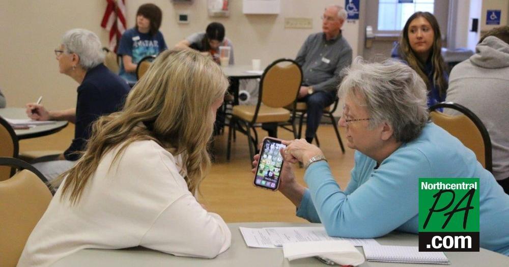 Area students help seniors learn the art of smartphone use | Education ...