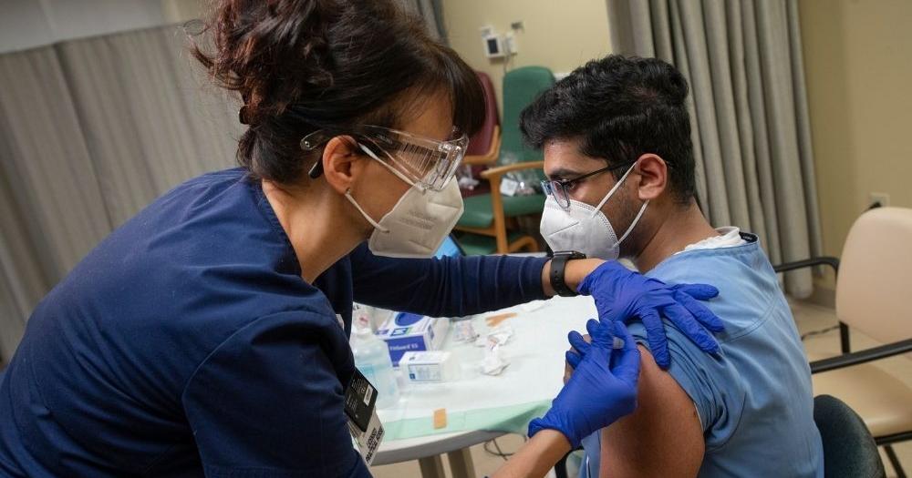 Frontline Geisinger employees begin receiving COVID vaccinations ...