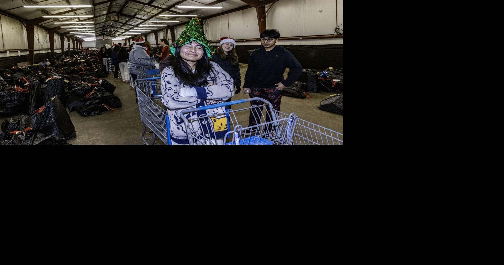 Serving the Community: Toys For Tots distributes thousands of toys for ...