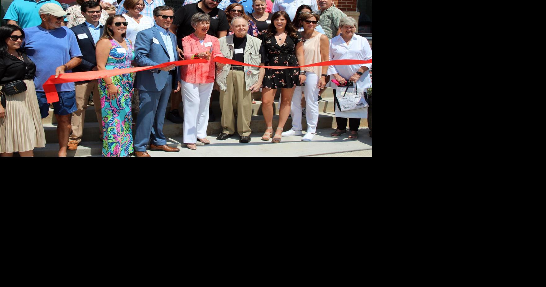 Family, friends attend grand opening of Doug Sanders Golf Museum | News ...