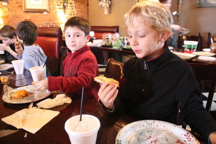 Cave Spring Elemenrary School first-graders try their hands at pizza ...