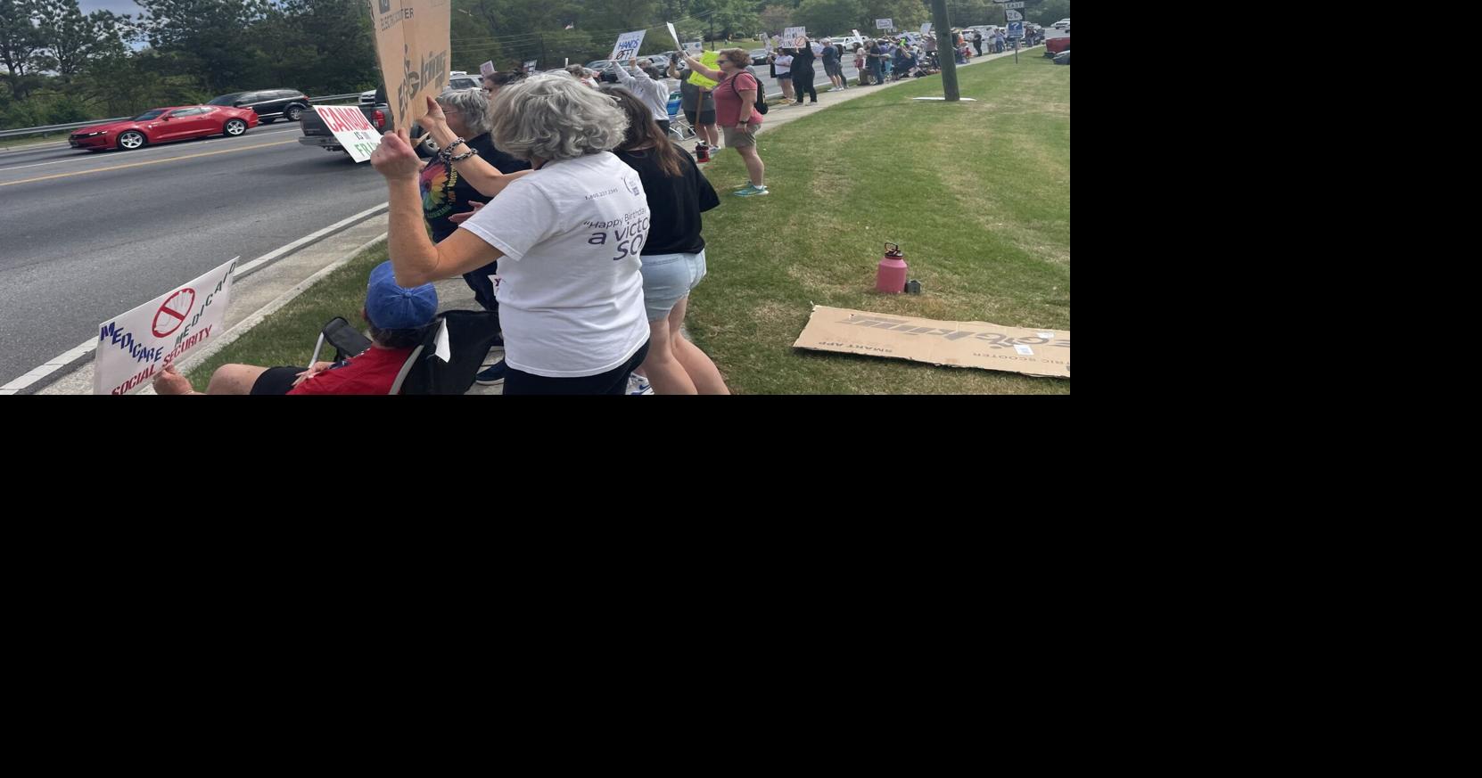 Dozens gather to protest at busy Rome intersection ...