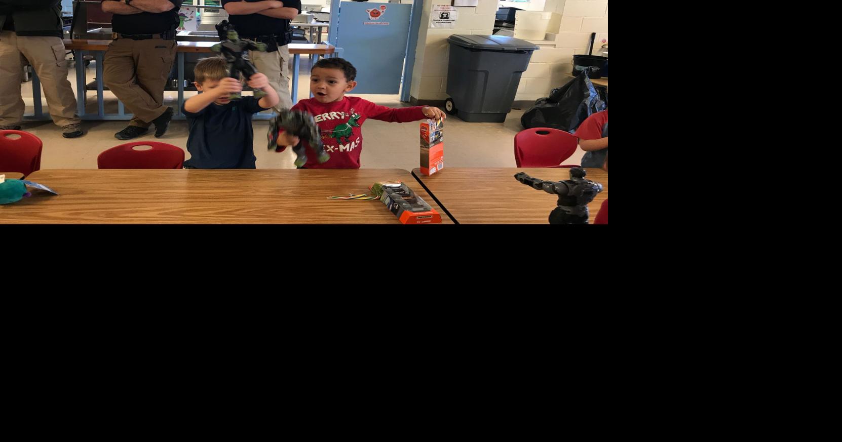 LaFayette police, firefighters bring Santa to South Walker Head Start ...