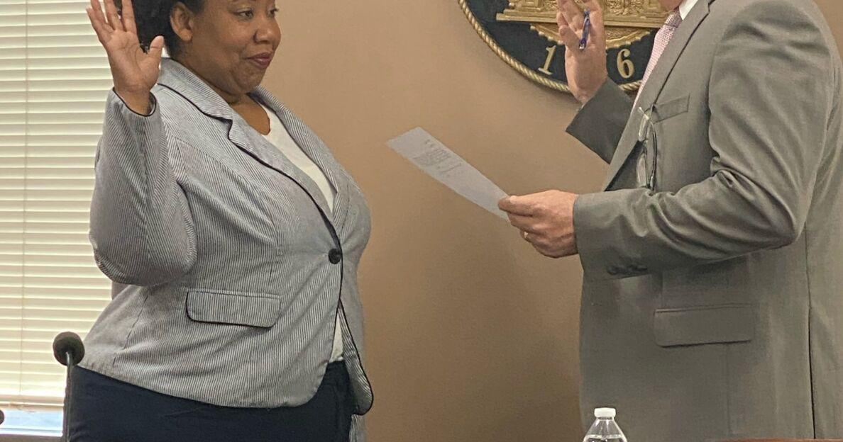 Newly installed Juvenile Court Chief Judge Steve Bennett swears in ...