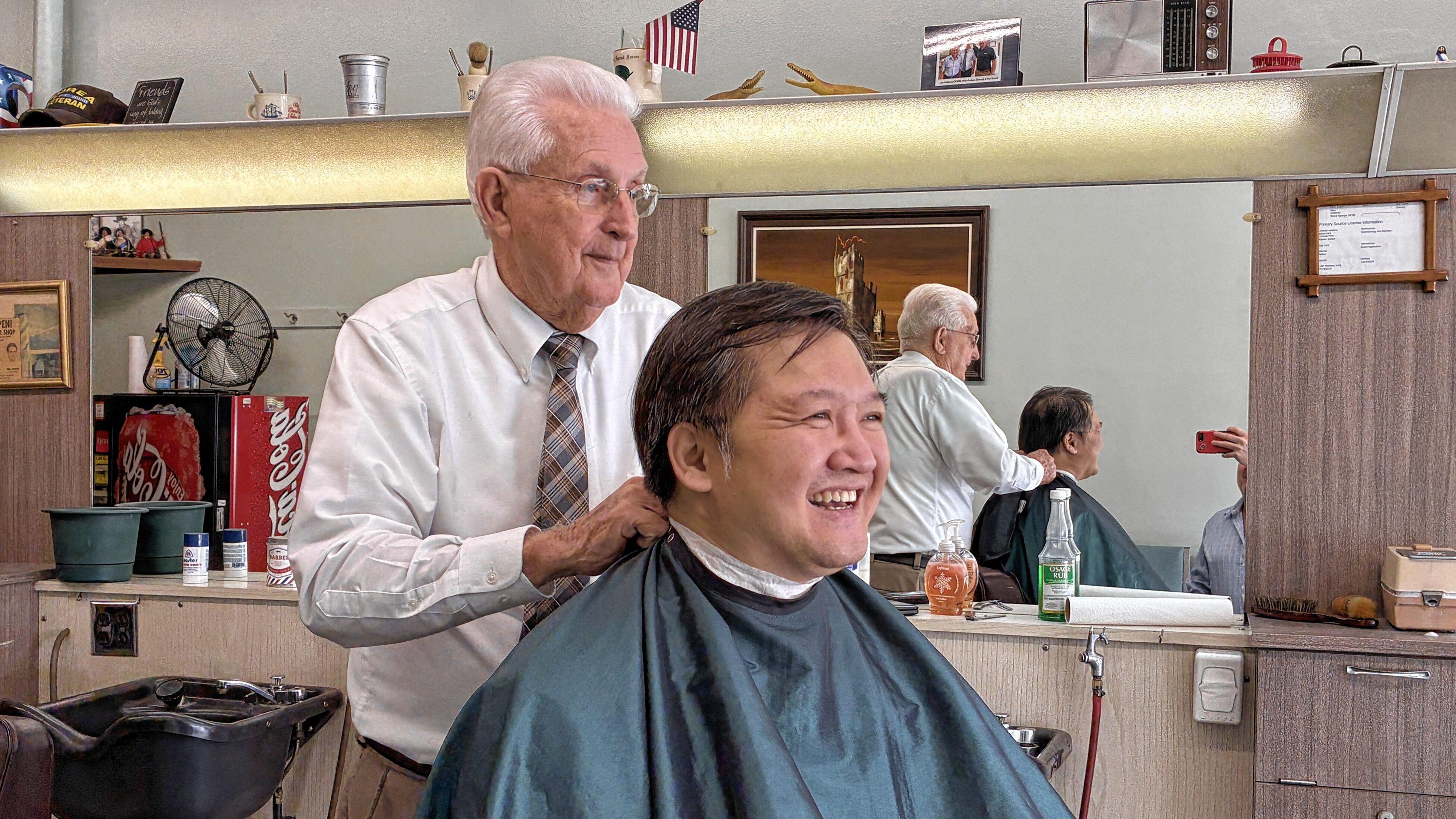 A barber for the ages: Octogenarian Mike Graham keeps on clipping ...