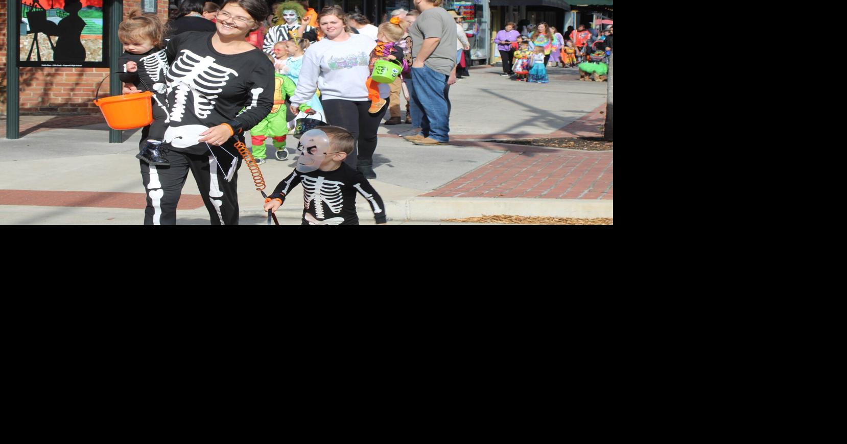 Candy, costumes and kids on Broad Street | Local | northwestgeorgianews.com
