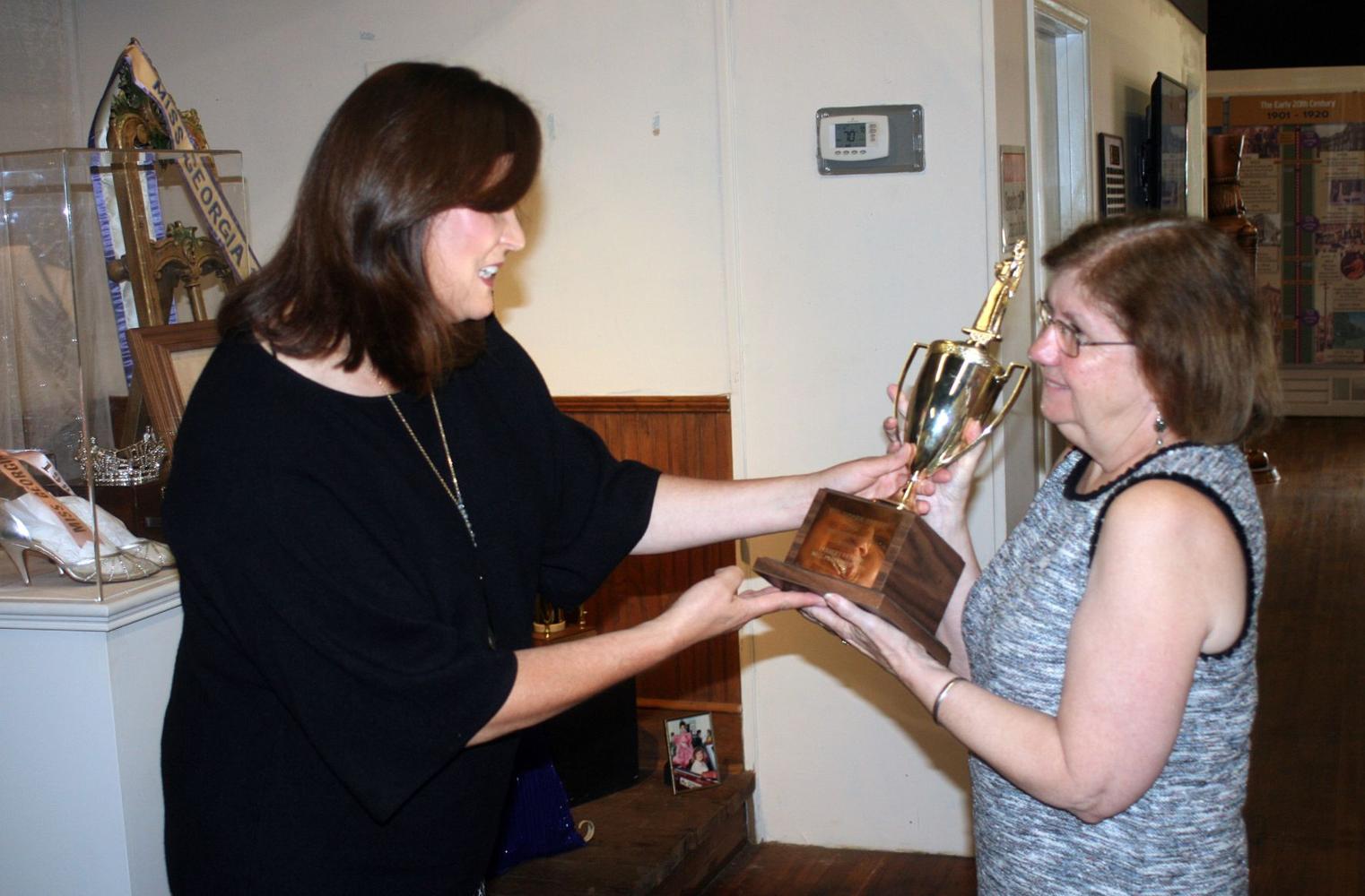 Miss Georgia 1988 Frances Frazier honored with exhibit at Rome Area ...