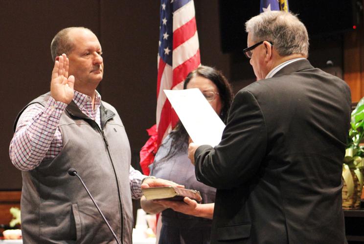 Ceremony sees new and returning officials sworn in | Local ...
