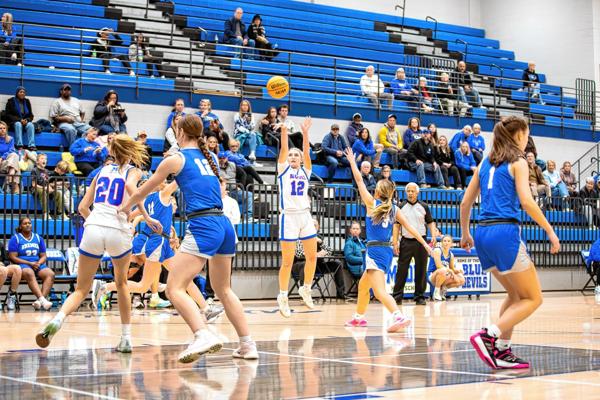 Model fights back in fourth to win defensive battle, deal Bremen first ...