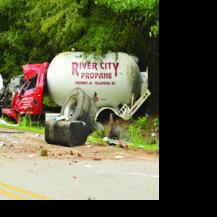 Propane truck rollover wreck kills driver | The Rome News-Tribune ...