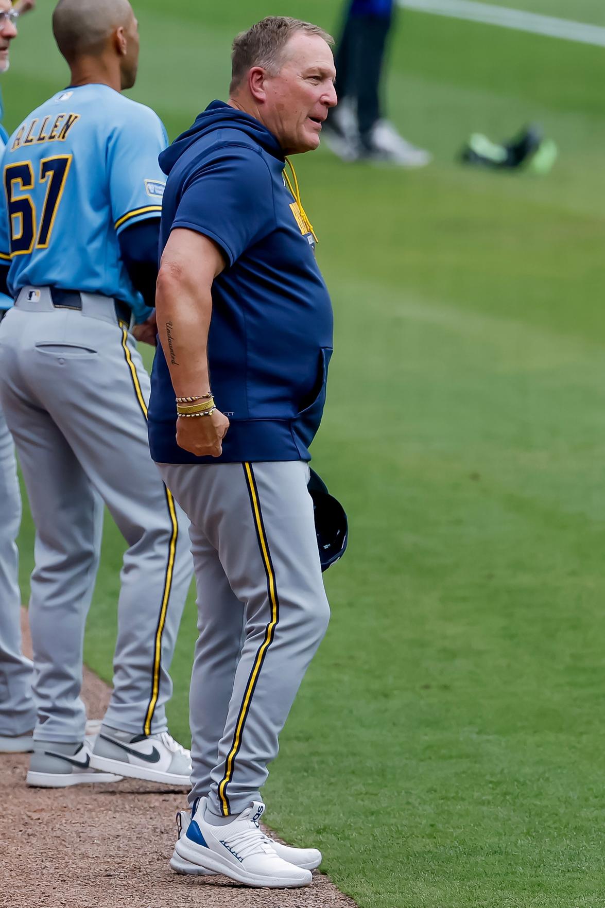 Brewers manager Pat Murphy plans surgeries on his hip on Thursday and ...