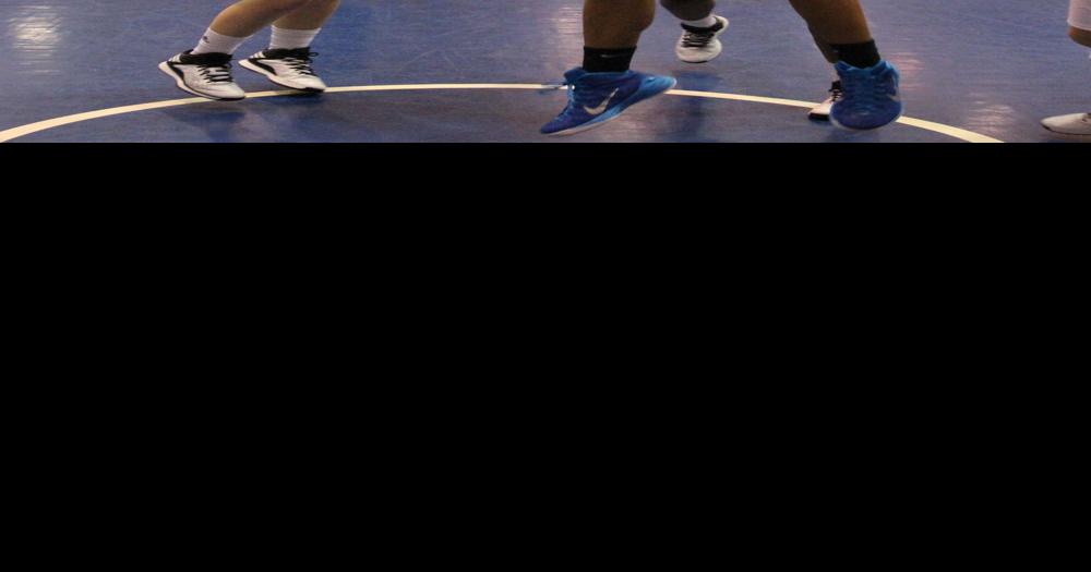 Model girls vs. Calhoun | | northwestgeorgianews.com