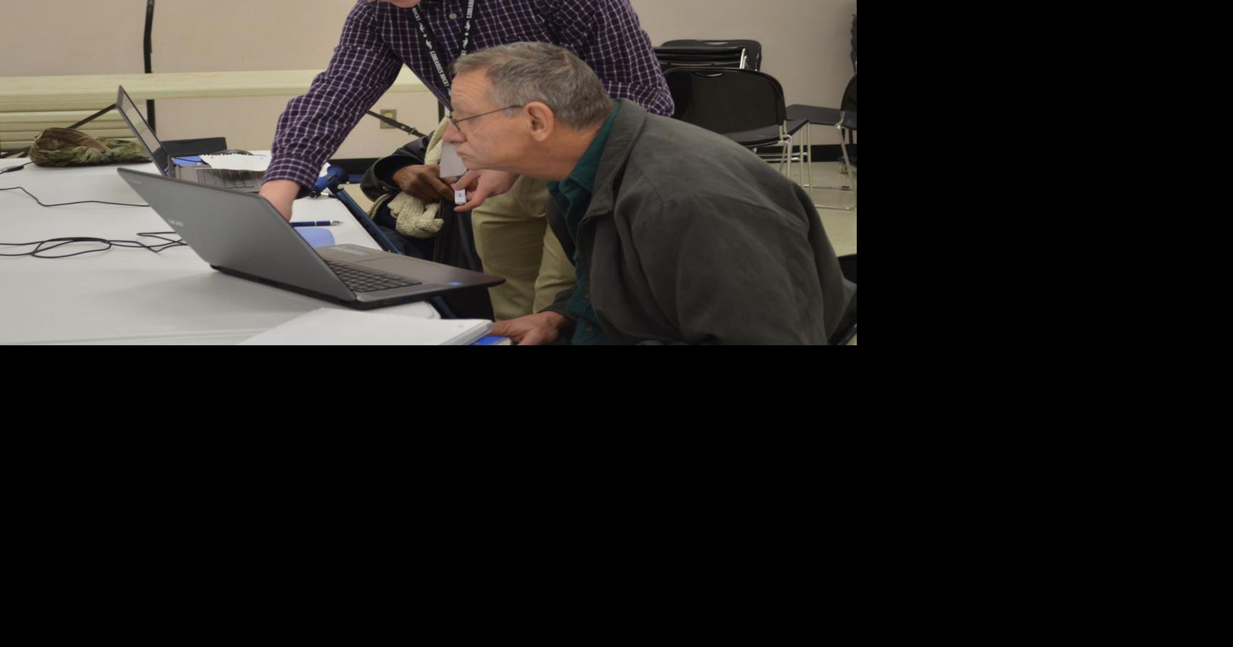 Computer classes at Cedartown Library helping locals master tech ...