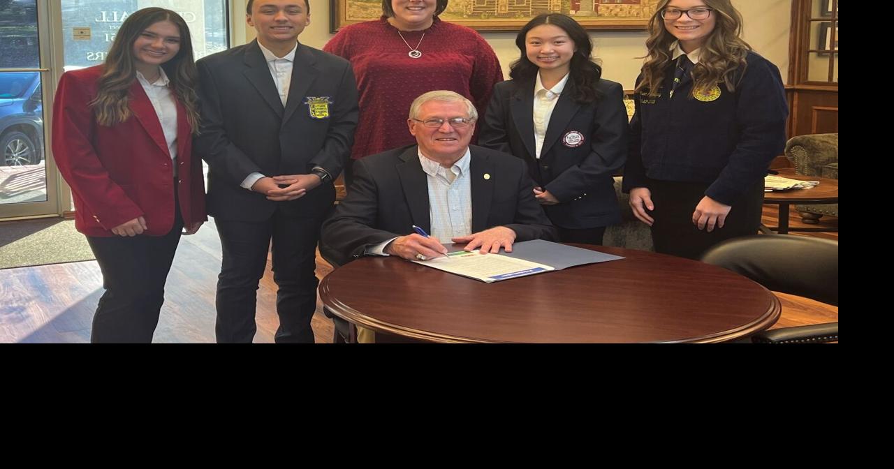 Mayor Palmer recognizes CTAE Month | Education | northwestgeorgianews.com