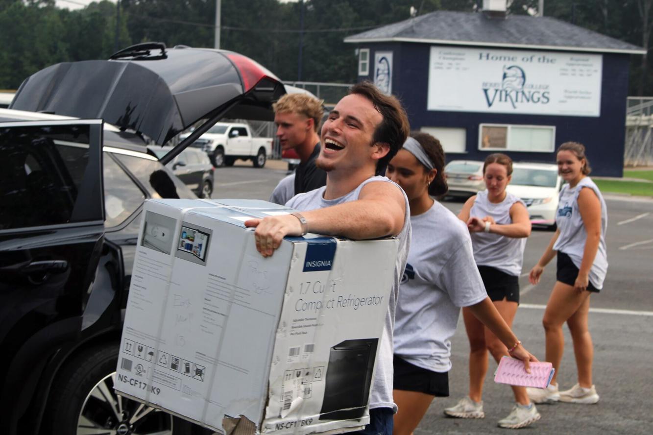 Berry College welcomes students on freshman move‑in day | Education ...