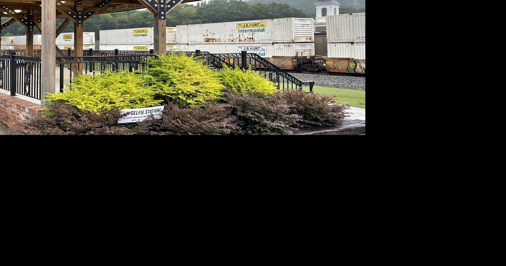 Reeceburg/Old Rockmart crossing closed early Sunday as train derailment ...