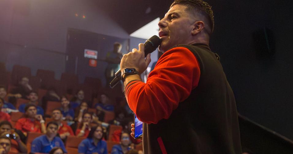 Miles de estudiantes asisten a la feria universitaria de Hot 102.5 ...