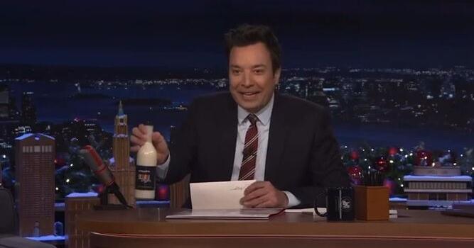 VÍDEO: Contento Jimmy Fallon con botella de coquito que le regala ...