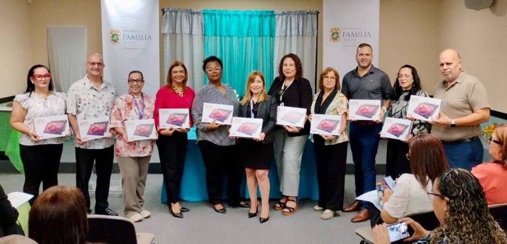 Entregan tabletas a trabajadores sociales de la ADFAN para modernizar ...