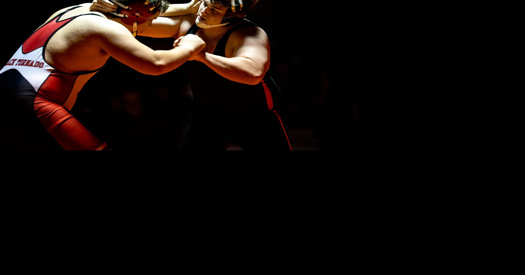 Pinning and winning: Roseburg wrestlers stick North Medford 66-13 in ...