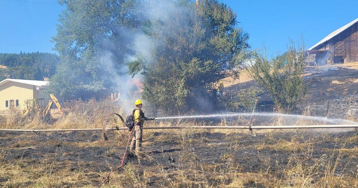 Gazley Road Fire burns in Canyonville | Local News | nrtoday.com
