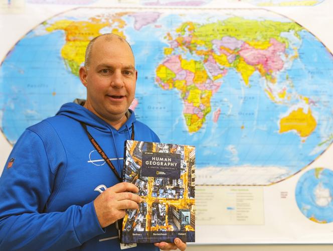 Teacher brings passion for human geography to Roseburg High School ...