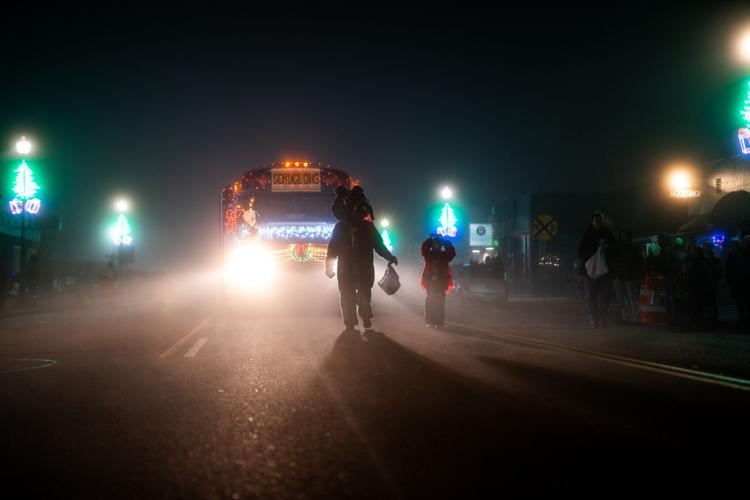 Sutherlin's Christmas parade fills the streets of Sutherlin | Local ...