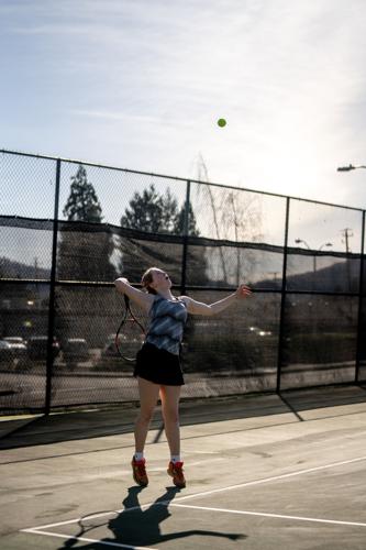 Roseburg girls tennis team eyes improvement under new head coach | Preps | nrtoday.com