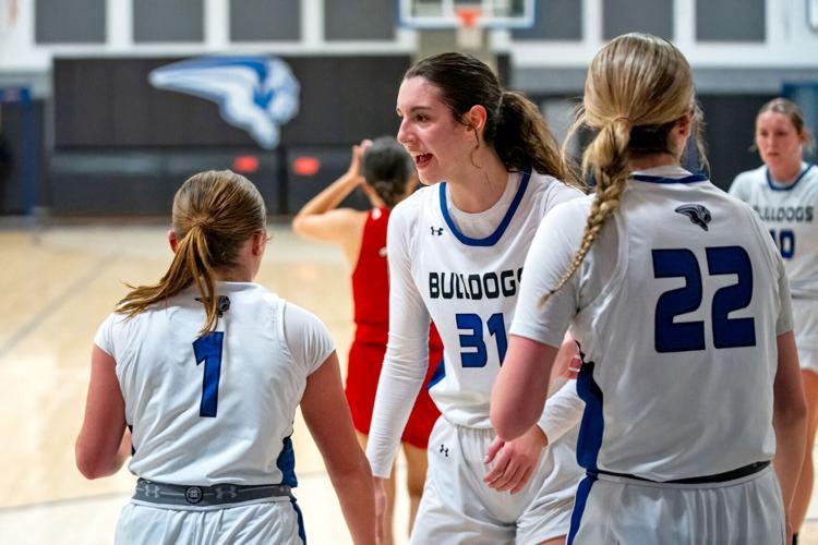 Sutherlin girls make it a long night for Coquille, roll to 58-31 rout ...